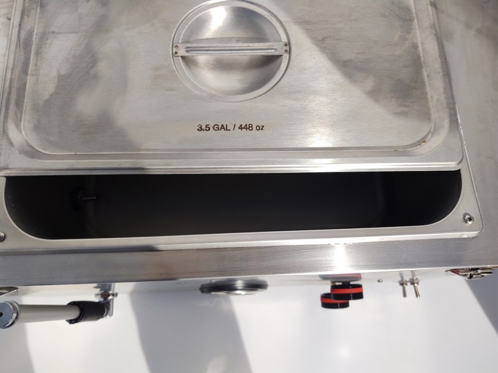 Embalming Reservoir Machine